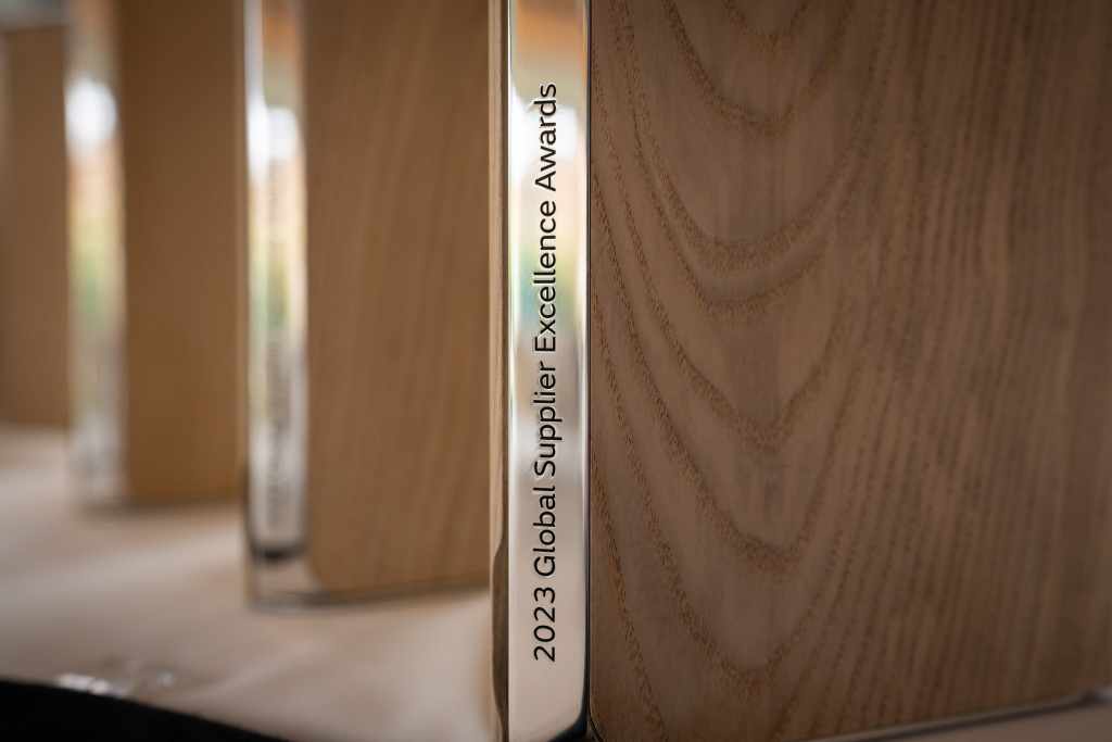 Tire Tracker – Pirelli wins JLR ‘supplier excellence’ award | European ...